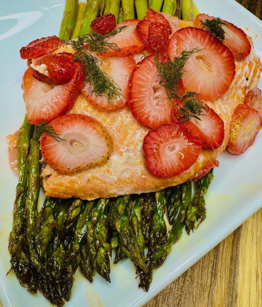 ALL in ONE PAN – Salmon and Roasted Veggies